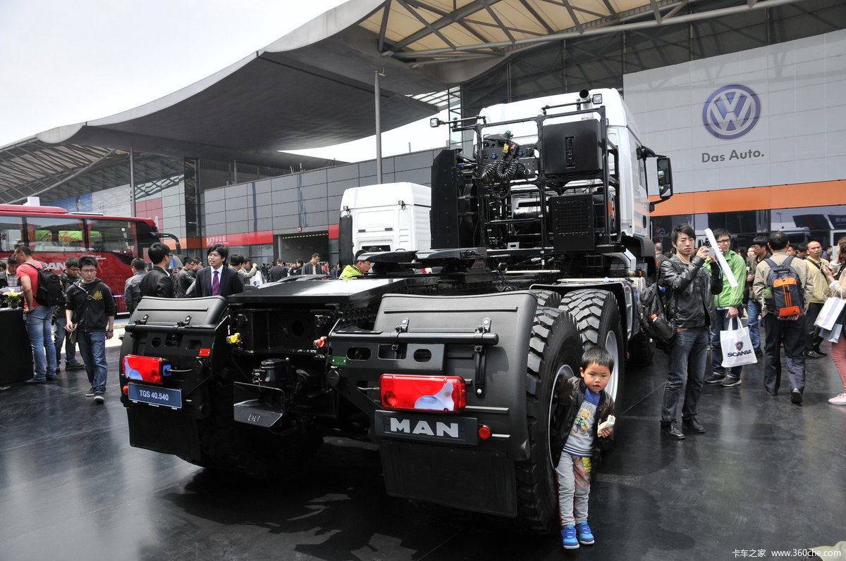 【图】曼(MAN) TGS BBS-WW系列重卡 540马力 6X6 AMT自动挡牵引车_实拍图片_119185_卡车之家