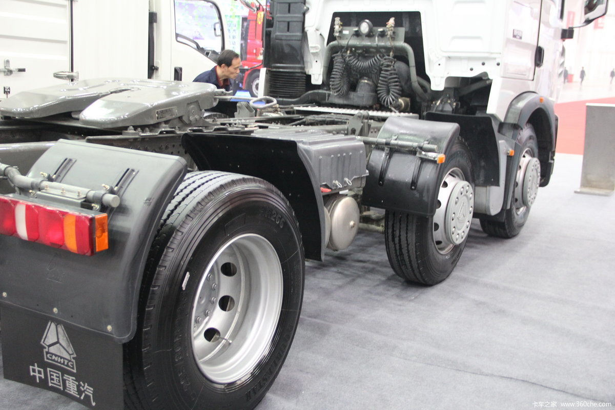 【图】中国重汽 HOWO T5G重卡 340马力 6X2牵引车(ZZ4257N25CGD1)_实拍图片_138281_卡车之家