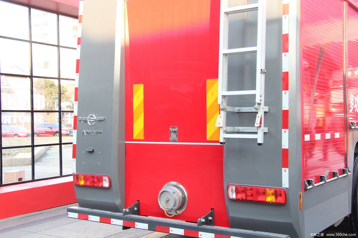 【图】中国重汽 HOWO 360马力 4X2 消防车_实拍图片_146190_卡车之家