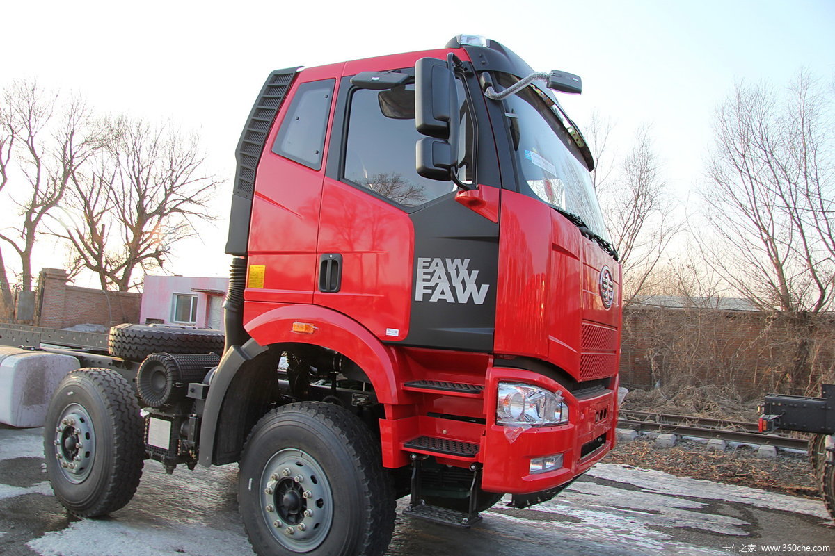 【图】一汽解放 J6P重卡 370马力 8X4自卸车底盘(CA3310P66K24L6BT4E4)_实拍图片_153925_卡车之家