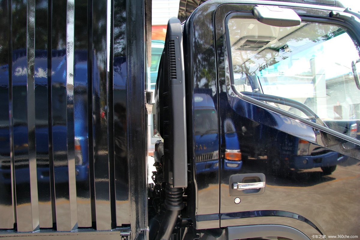 【图】江淮 帅铃H330 141马力 4.12米单排厢式轻卡(黑金刚)(HFC5100XXYP71K2C2)_实拍图片_230832_卡车之家