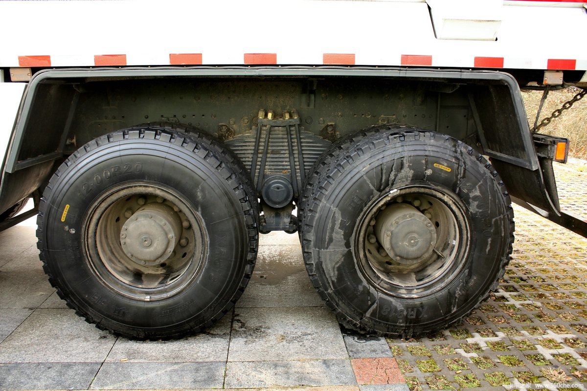 【图】联合卡车U340 340马力 8X4 5.8米自卸车(城建渣土车)(EXQ3311D7)_实拍图片_250749_卡车之家