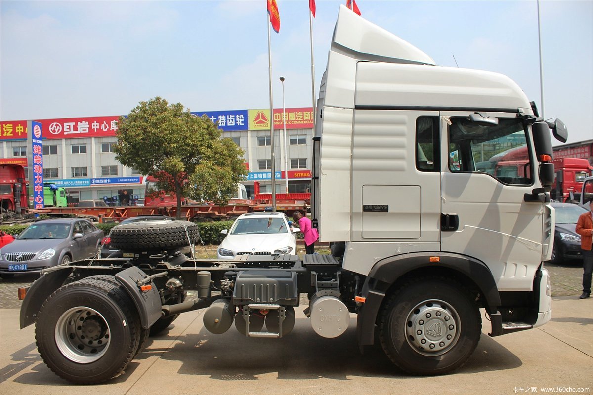 【图】中国重汽 HOWO T5G重卡 350马力 4X2牵引车(ZZ4183N361GD1)_实拍图片_263258_卡车之家