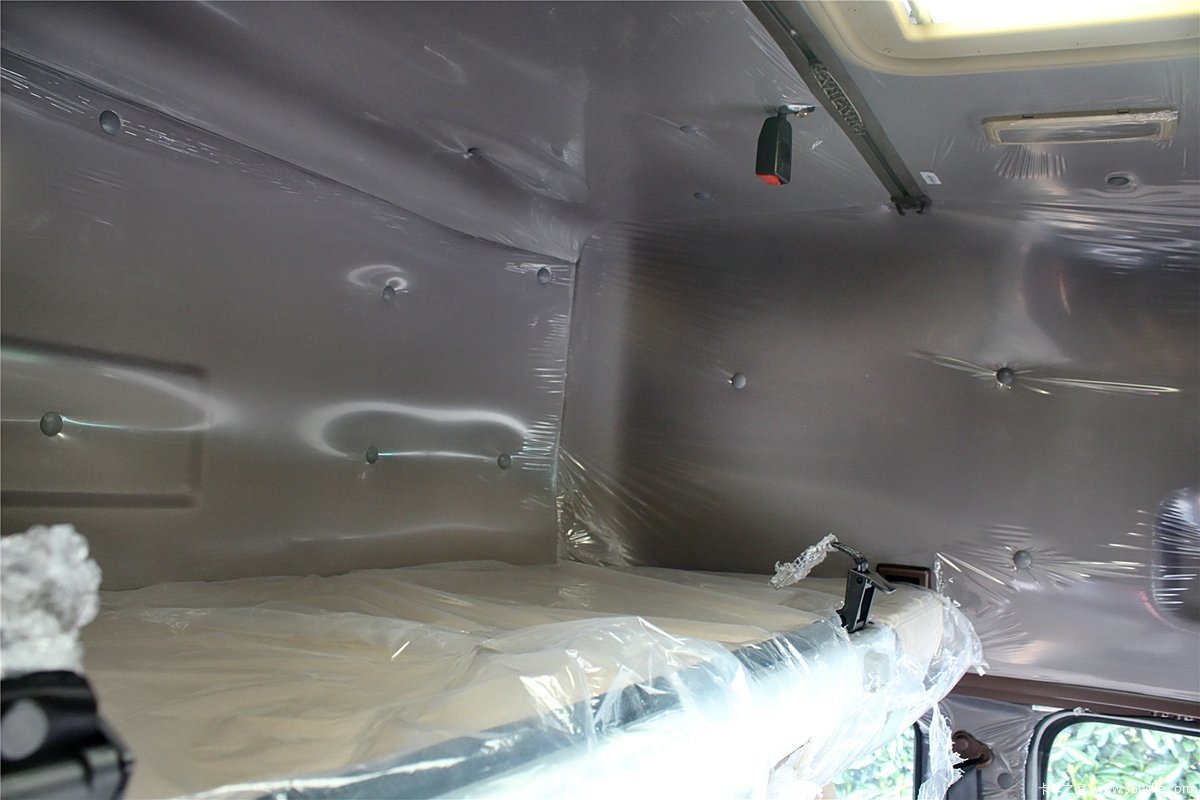 【图】中国重汽 斯太尔D7B重卡 340马力 6X4 LNG牵引车(ZZ4253N3841E1L)_实拍图片_263667_卡车之家