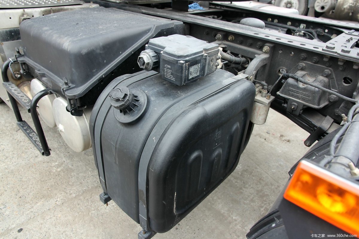 【图】福田 欧曼GTL 6系重卡 超能版 380马力 4X2牵引车(德邦定制)(BJ4189SLFKA-XA)_实拍图片_283082_卡车之家