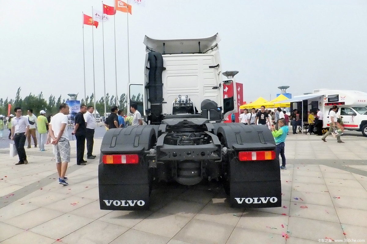 【图】沃尔沃 新FM重卡 460马力 6X2R牵引车(后提升桥)_实拍图片_300341_卡车之家