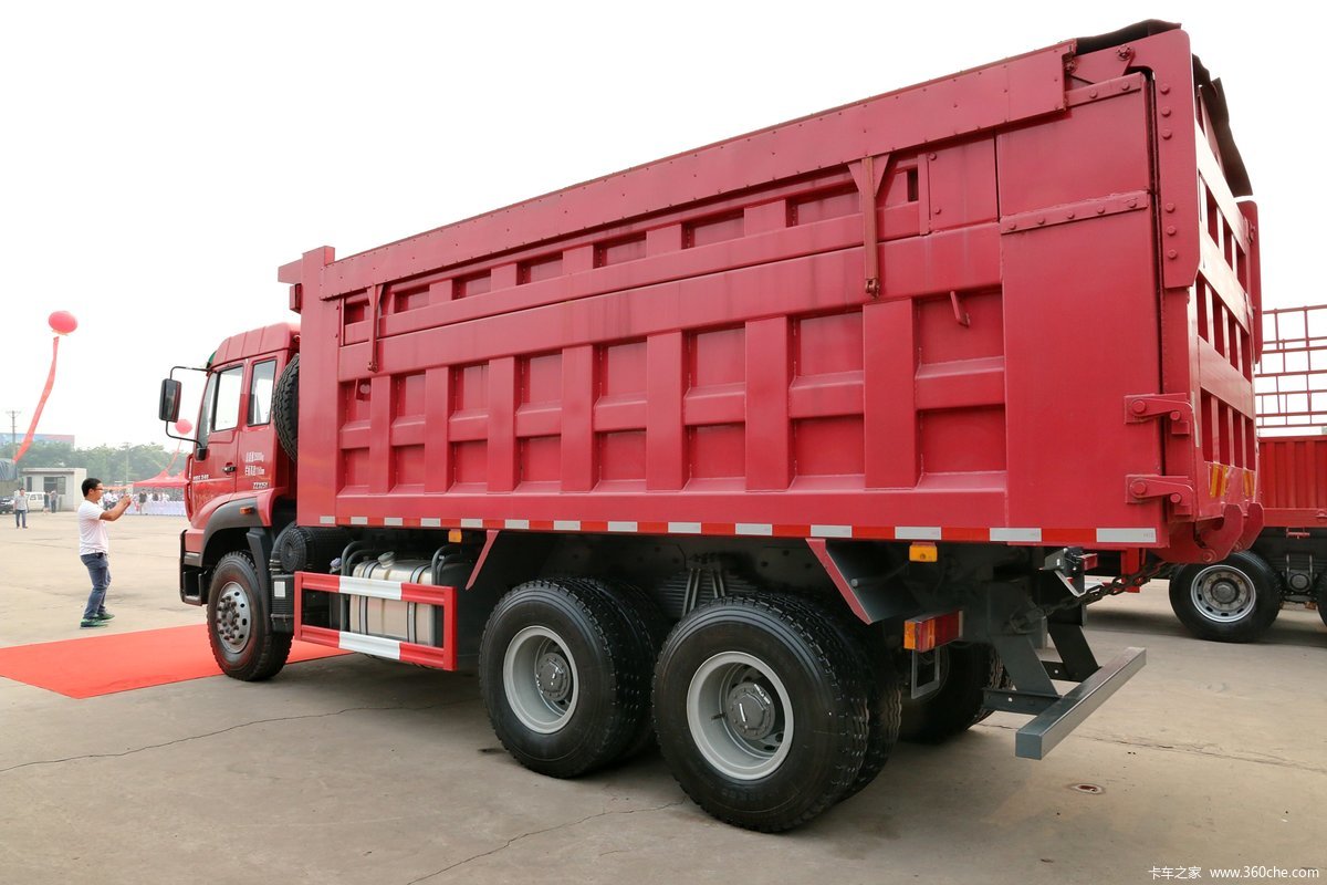 【图】中国重汽 斯太尔M5G重卡 340马力 6X4 5.6米自卸车(ZZ3251N384GD1)_实拍图片_312446_卡车之家