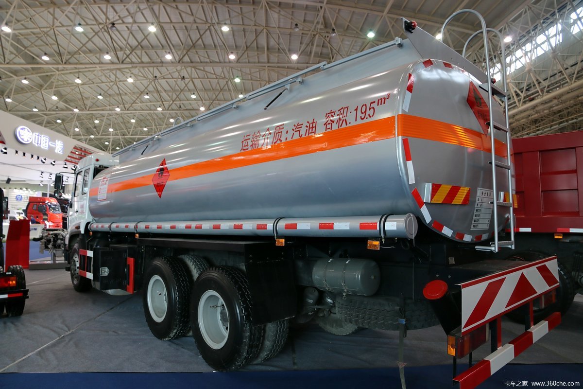 【图】中国重汽 斯太尔M5G 280马力 6X4 油罐车(楚飞牌)(CLQ5250GYY5ZZ)_实拍图片_340637_卡车之家