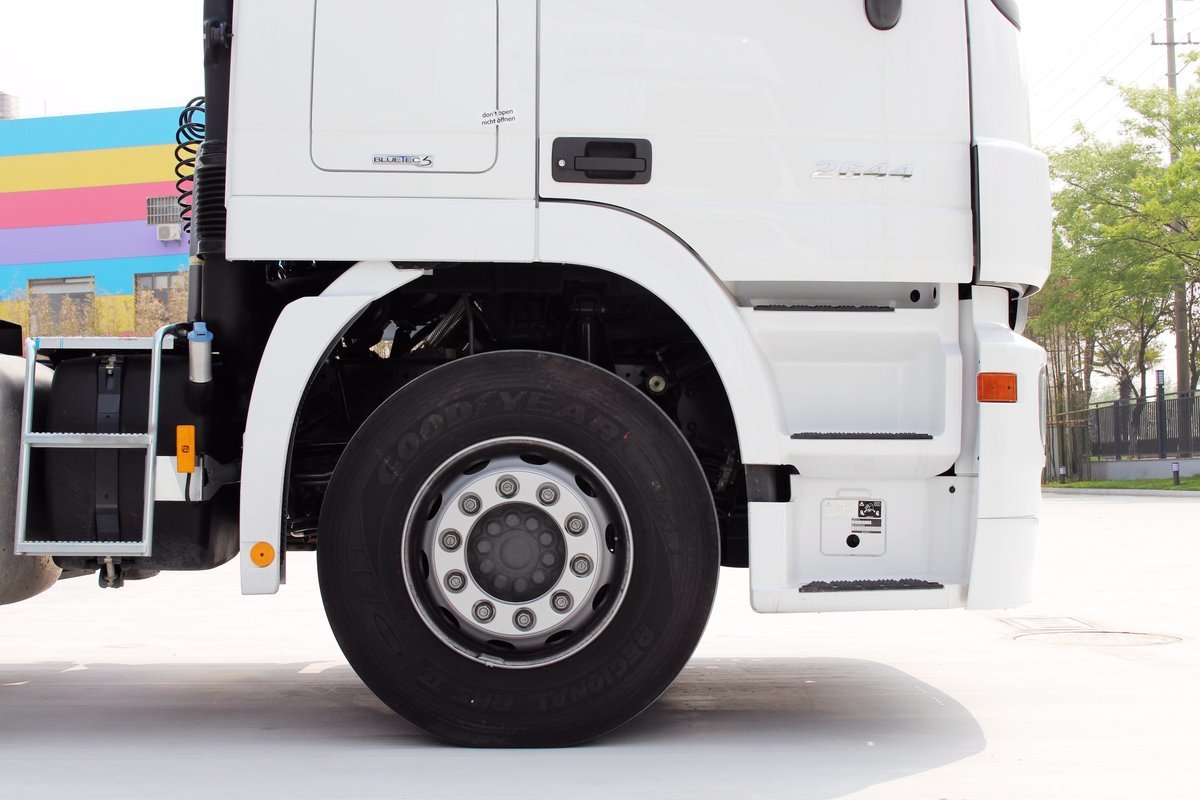 【图】奔驰 Actros重卡 440马力 6x2牵引车(国五)(型号2644)_实拍图片_389013_卡车之家