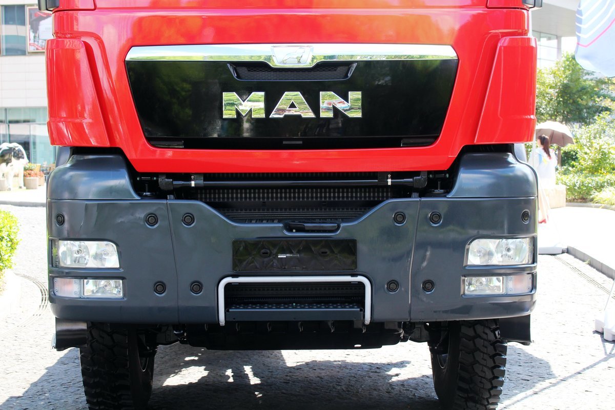【图】曼(MAN) TGS BBS系列重卡 540马力 6X6牵引车(型号:33.540)_实拍图片_423325_卡车之家