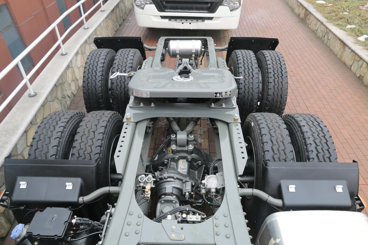 【图】中国重汽 HOWO T7H重卡 440马力 6X4牵引车(速比:3.36)(ZZ4257V324HE1B)_实拍图片_456576_卡车之家