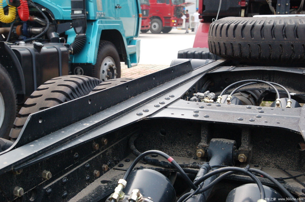 【图】陕汽 德龙F2000重卡 300马力 6X4 5.8米自卸底盘车(SX3255DN3841)_实拍图片_47121_卡车之家