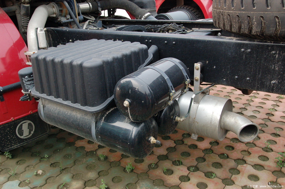 【图】陕汽 德龙F2000重卡 300马力 6X4 5.8米自卸底盘车(SX3255DN3841)_实拍图片_47121_卡车之家