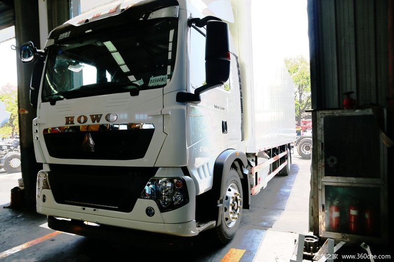 【图】中国重汽 HOWO T5G重卡 280马力 4X2 9.6米厢式载货车(ZZ5187XXYN711GE1H)_实拍图片_481055_卡车之家