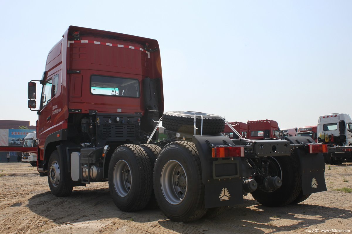 【图】中国重汽 斯太尔D7B重卡 380马力 6X4牵引车(高顶)(ZZ4253N3241E1BN)_实拍图片_487144_卡车之家