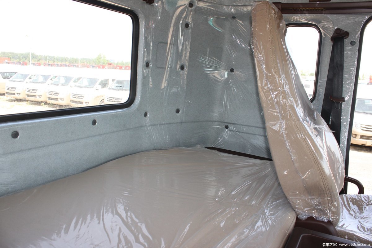 【图】中国重汽 斯太尔D7B重卡 380马力 6X4牵引车(高顶)(ZZ4253N3241E1BN)_实拍图片_487185_卡车之家