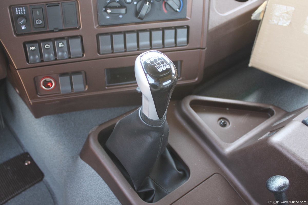 【图】中国重汽 斯太尔D7B重卡 380马力 6X4牵引车(高顶)(ZZ4253N3241E1BN)_实拍图片_487168_卡车之家