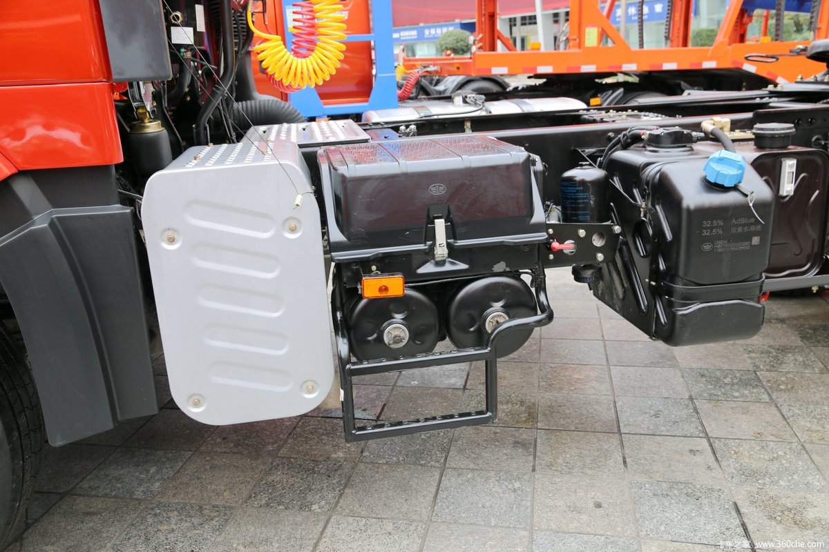 【图】一汽解放 J6M重卡 350马力 4X2牵引车(CA4180P63K2AE5)_实拍图片_545503_卡车之家