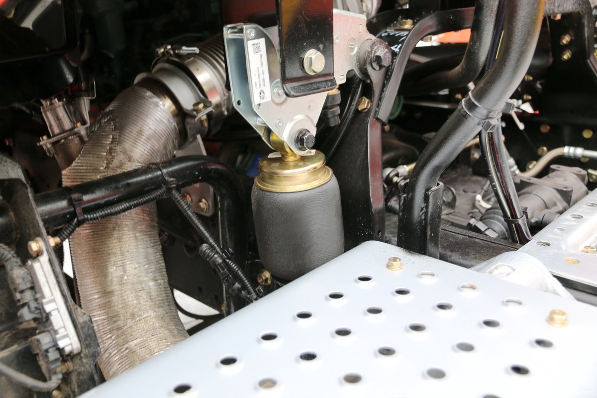 【图】一汽解放 J6M重卡 350马力 4X2牵引车(CA4180P63K2AE5)_实拍图片_545503_卡车之家