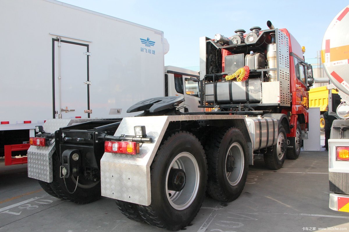 【图】陕汽康明斯 德龙X3000 600马力 8X8 大件牵引车(SX4500)_实拍图片_568038_卡车之家