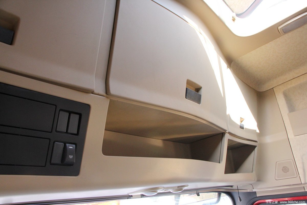 【图】陕汽康明斯 德龙X3000 600马力 8X8 大件牵引车(SX4500)_实拍图片_568058_卡车之家