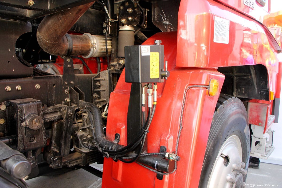 【图】陕汽康明斯 德龙X3000 600马力 8X8 大件牵引车(SX4500)_实拍图片_568079_卡车之家