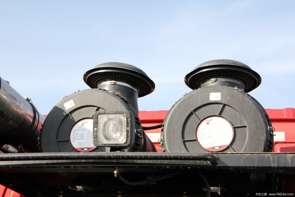 【图】陕汽康明斯 德龙X3000 600马力 8X8 大件牵引车(SX4500)_实拍图片_568087_卡车之家