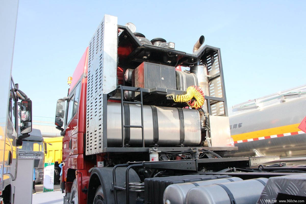 【图】陕汽康明斯 德龙X3000 600马力 8X8 大件牵引车(SX4500)_实拍图片_568108_卡车之家