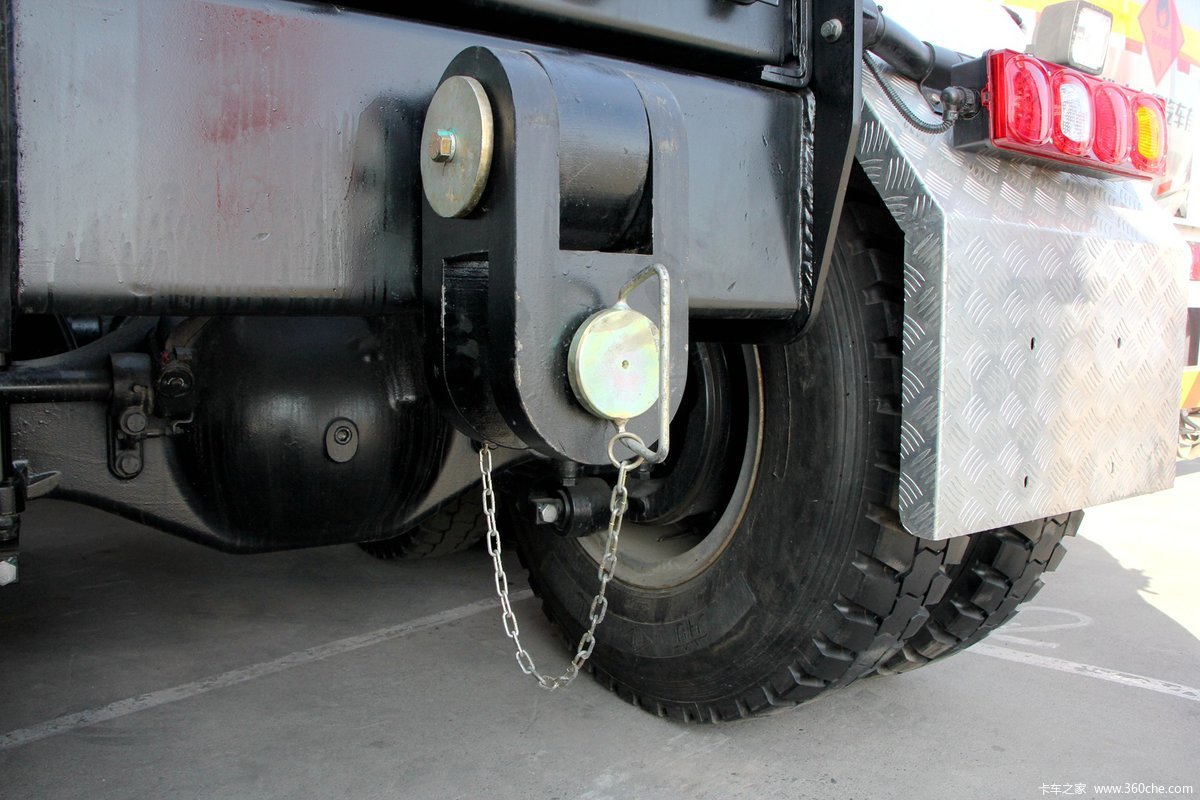 【图】陕汽康明斯 德龙X3000 600马力 8X8 大件牵引车(SX4500)_实拍图片_568103_卡车之家
