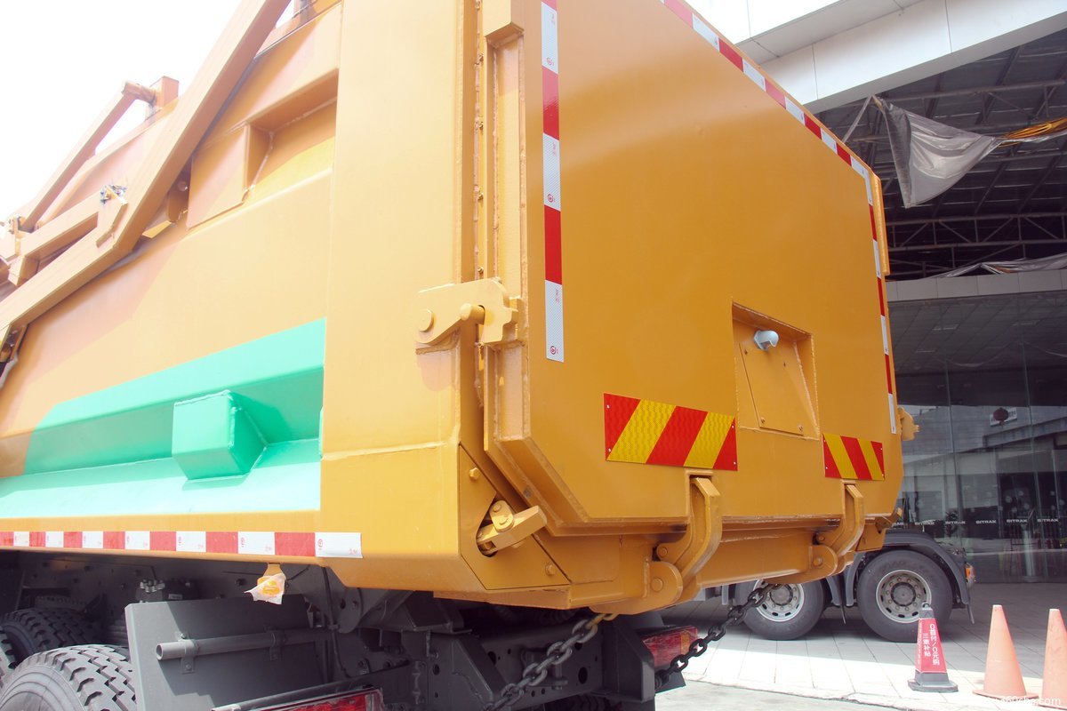 【图】中国重汽 斯太尔D7B重卡 340马力 6X4 5.6米自卸车(ZZ5253ZLJN3841E1NB)_实拍图片_603529_卡车之家