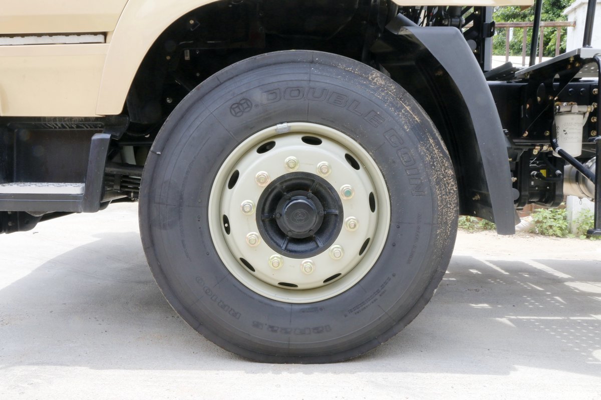 【图】中国重汽 豪曼H5重卡 340马力 4X2牵引车(速比4.875)(ZZ4188K10EB0)_实拍图片_617914_卡车之家