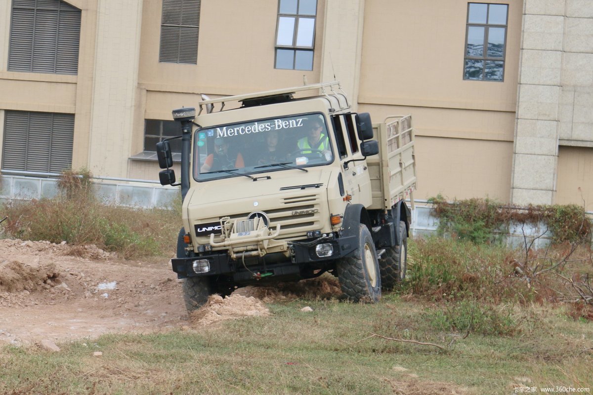 【图】奔驰 乌尼莫克U4000 220马力 4X4越野救援车_实拍图片_692440_卡车之家