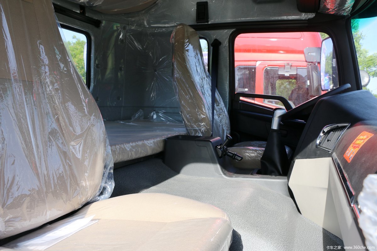 【图】中国重汽 斯太尔D7B重卡 400马力 6X4牵引车(ZZ4253N3241E1BN)_实拍图片_777371_卡车之家