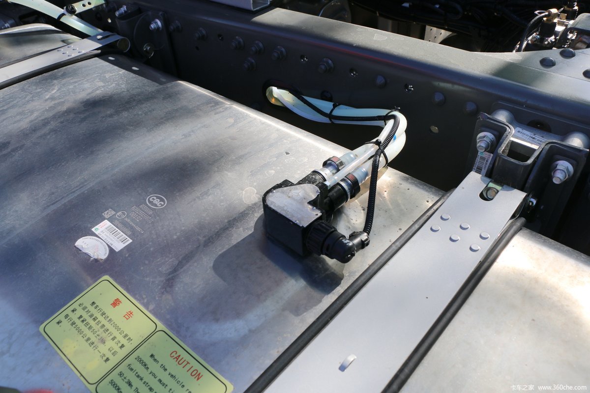 【图】中国重汽 斯太尔D7B重卡 400马力 6X4牵引车(ZZ4253N3241E1BN)_实拍图片_777579_卡车之家