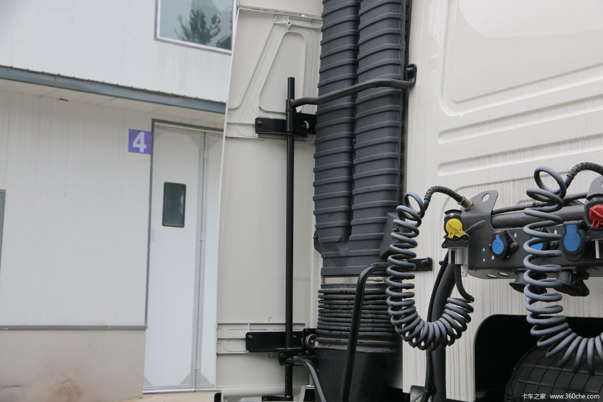 【图】沃尔沃 新FM重卡 460马力 6X2R牵引车(FM460 62T B)_实拍图片_813594_卡车之家