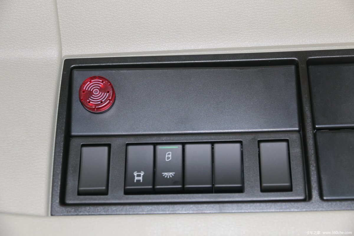 【图】沃尔沃 新FM重卡 460马力 6X2R牵引车(FM460 62T B)_实拍图片_813718_卡车之家