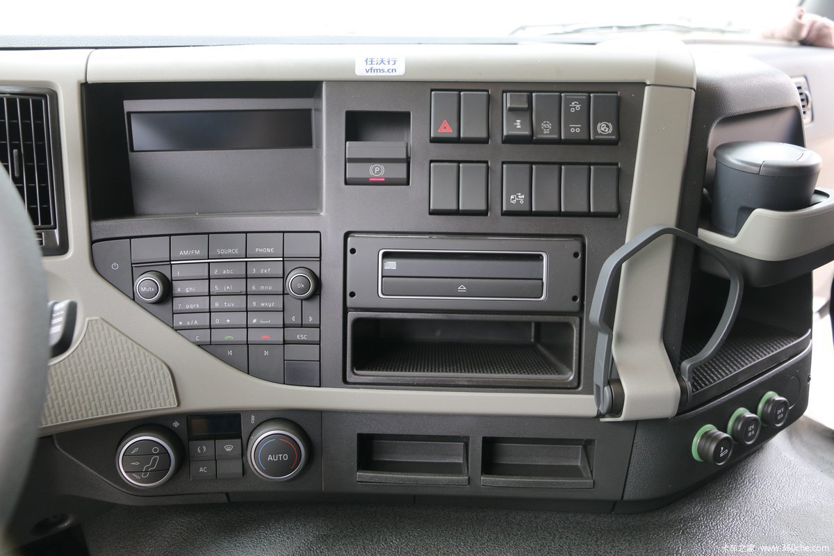 【图】沃尔沃 新FM重卡 460马力 6X2R牵引车(FM460 62T B)_实拍图片_813737_卡车之家