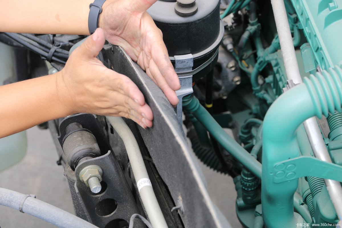 【图】沃尔沃 新FM重卡 460马力 6X2R牵引车(FM460 62T B)_实拍图片_813801_卡车之家