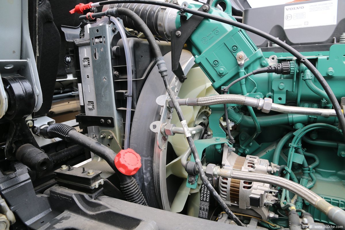 【图】沃尔沃 新FM重卡 460马力 6X2R牵引车(FM460 62T B)_实拍图片_813801_卡车之家