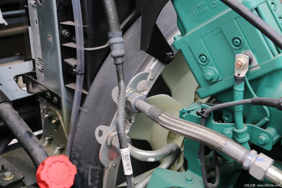 【图】沃尔沃 新FM重卡 460马力 6X2R牵引车(FM460 62T B)_实拍图片_813801_卡车之家