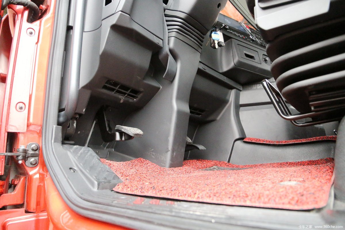 【图】青岛解放 JH6重卡 领航版 550马力 6X4 牵引车(CA4250P25K25T1E5A80)_实拍图片_868148_卡车之家