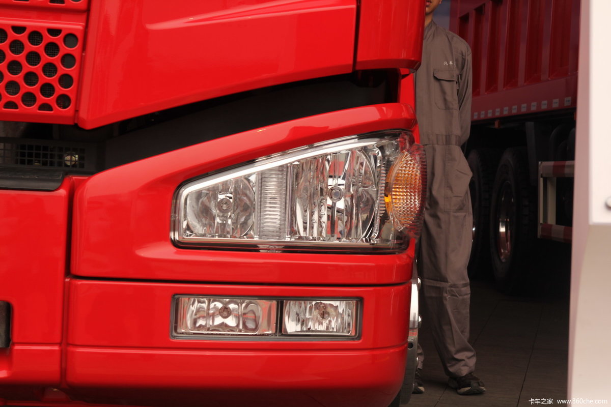 【图】一汽解放 J6M 260马力 6X4 随车吊(CA5250QSYP63K1L5T1E4)_实拍图片_111076_卡车之家