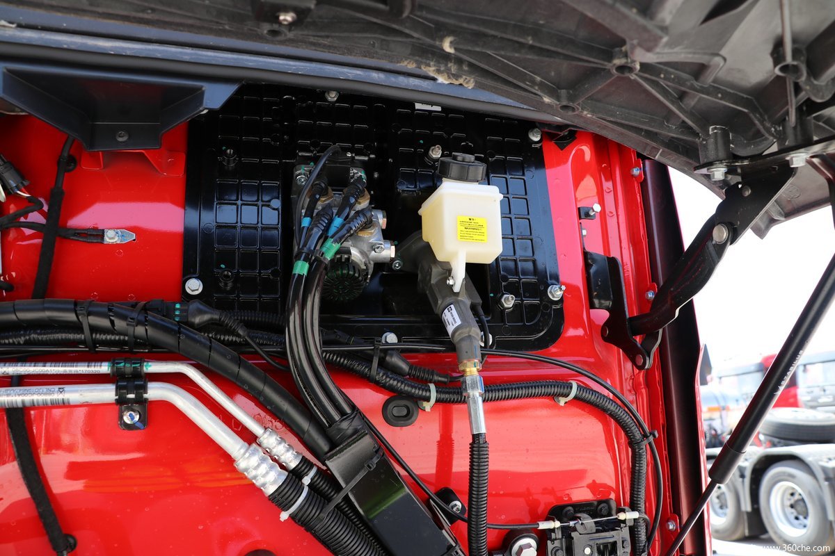 【图】江铃重汽 威龙HV5重卡 460马力 6X4 LNG牵引车(国六)(高保险杠)(SXQ4250J4B4N6)_实拍图片_973501_卡车之家