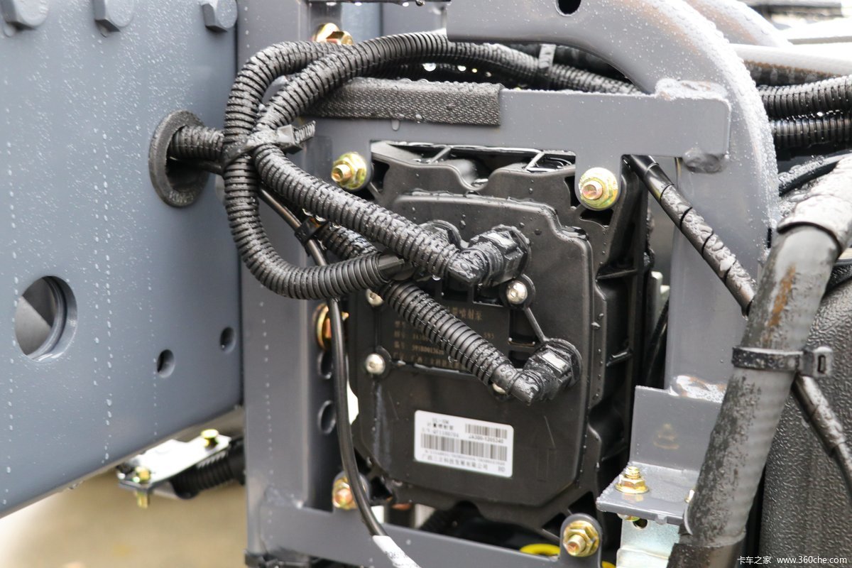 【图】东风华神 D912 140马力 4X2 汽车起重机(徐工牌)(XZJ5123JQZ8)_实拍图片_978913_卡车之家