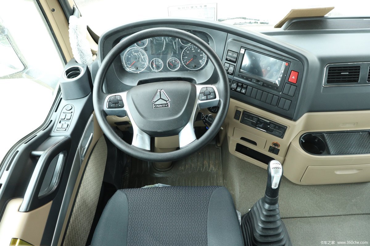 【图】中国重汽 HOWO TX重卡 440马力 6X4 LNG牵引车(国六)(ZZ4257V384GF1LB)_实拍图片_983598_卡车之家