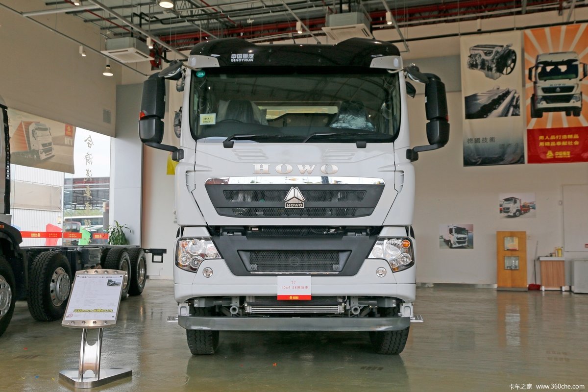 【图】中国重汽 HOWO T7H 340马力 8X4 铝合金运油车(专威牌)(HTW5327GYYLZZQ)_实拍图片_1028667_卡车之家