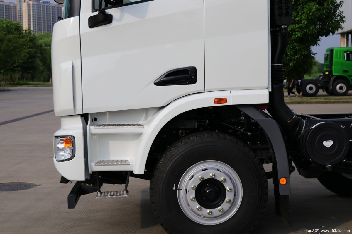 【图】联合卡车 U350重卡 350马力 8X4 自卸车底盘(国六)_实拍图片_1042735_卡车之家