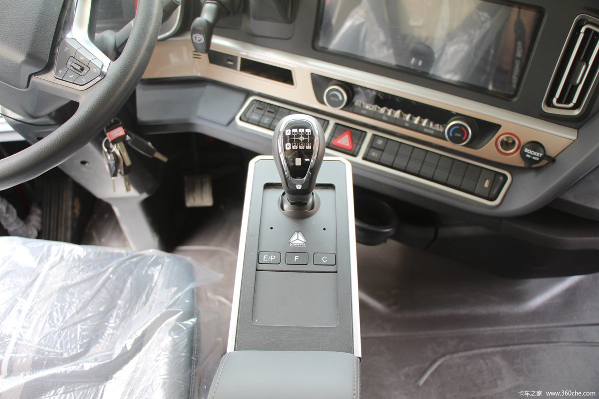 【图】中国重汽 HOWO TH7重卡 460马力 6X4 LNG牵引车(国六)(ZZ4257V384HF1LB)_实拍图片_1175822_卡车之家