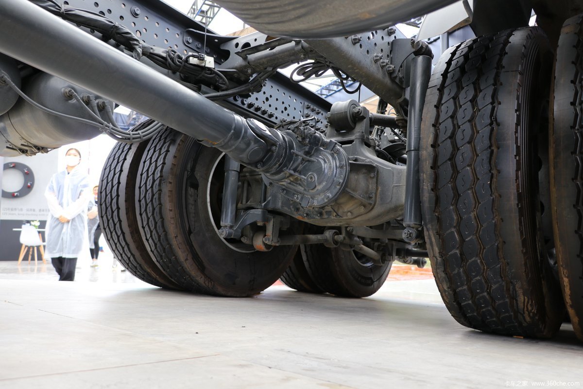 【图】奔驰 Arocs 460马力 8X4 工程车底盘(国六)_实拍图片_1182024_卡车之家