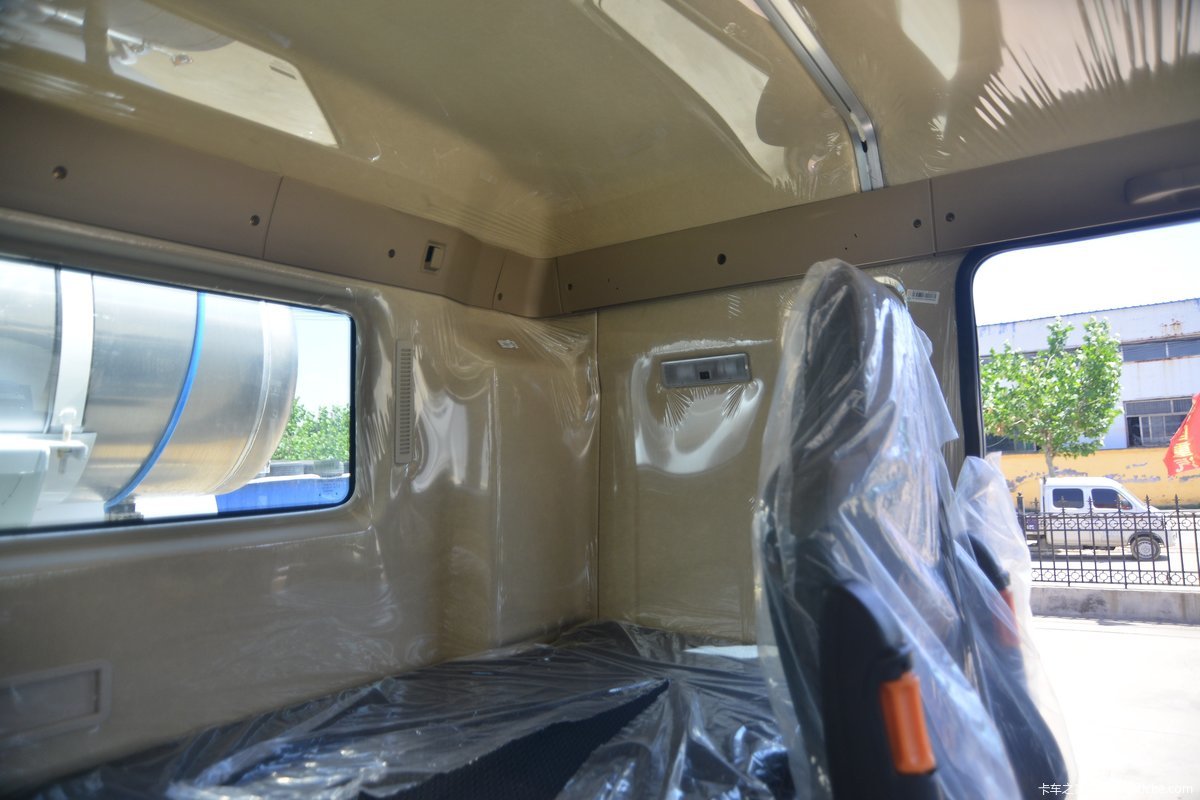 【图】中国重汽 HOWO TX 340马力 8X4 7.5方混凝土搅拌车(ZZ5317GJBN306GE1H)_实拍图片_1200599_卡车之家